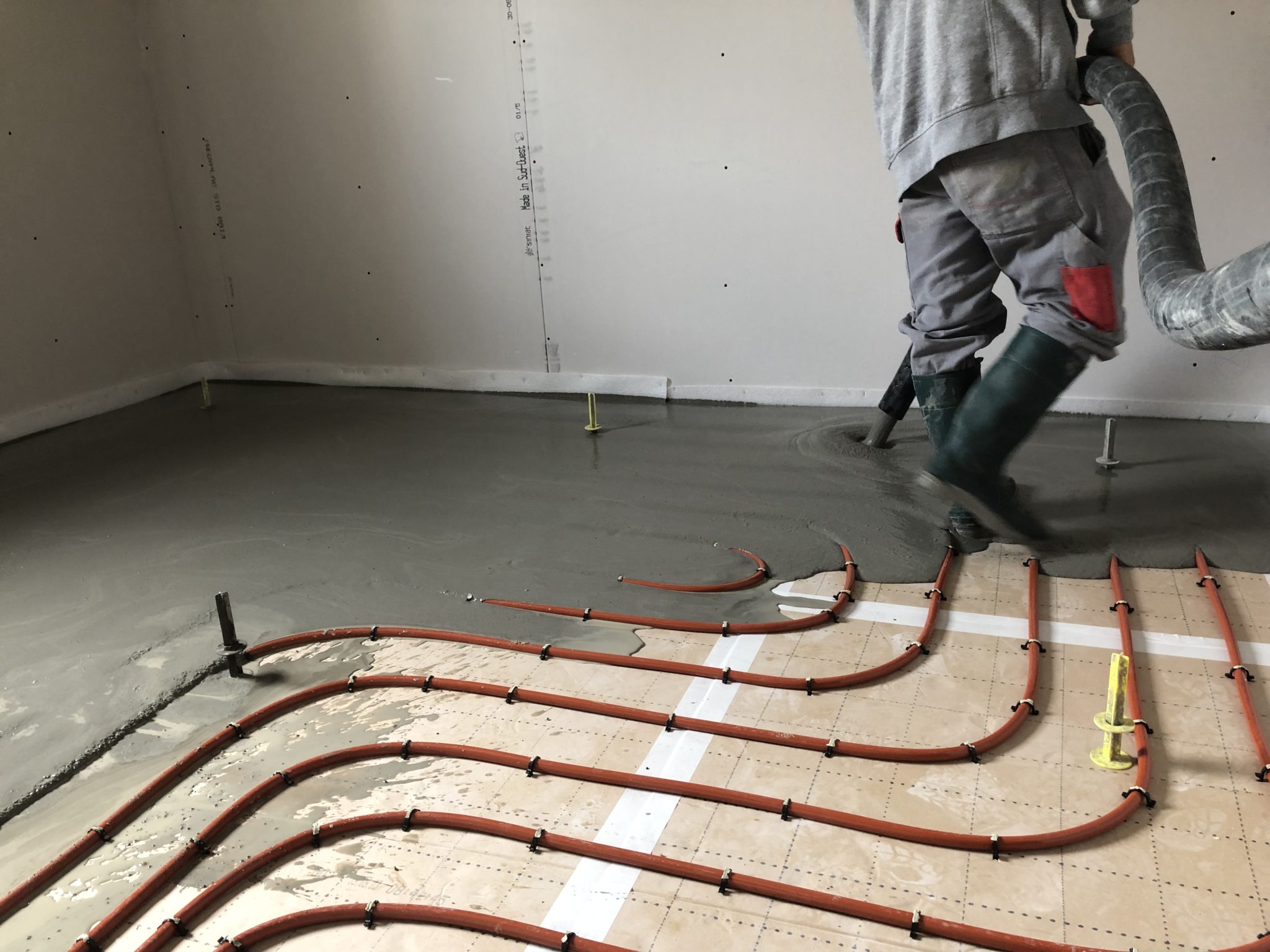 Spécialiste mise en place de Chapes Fluides en Vendée l Ouest Revêtement